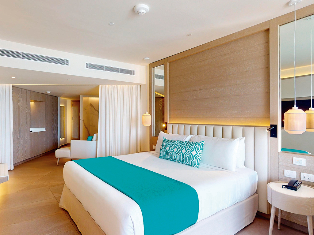 Tehwanna - Toronto - Ultimate Destination Weddings