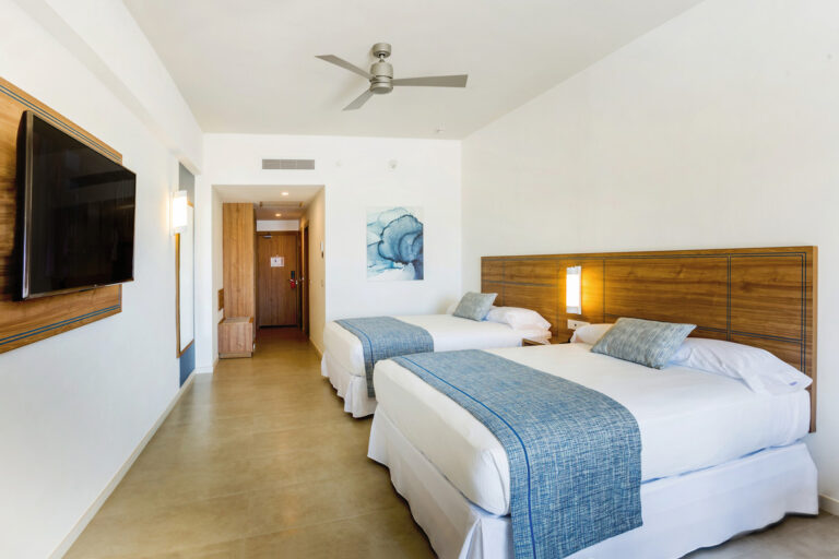 Brooke & Cody - Winnipeg - Ultimate Destination Weddings